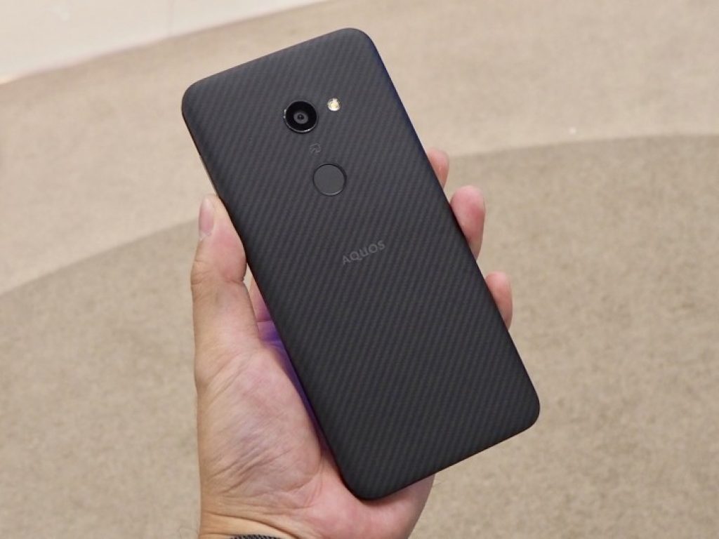 El Sharp Aquos Zero, el primer móvil con pantalla OLED de la compañía