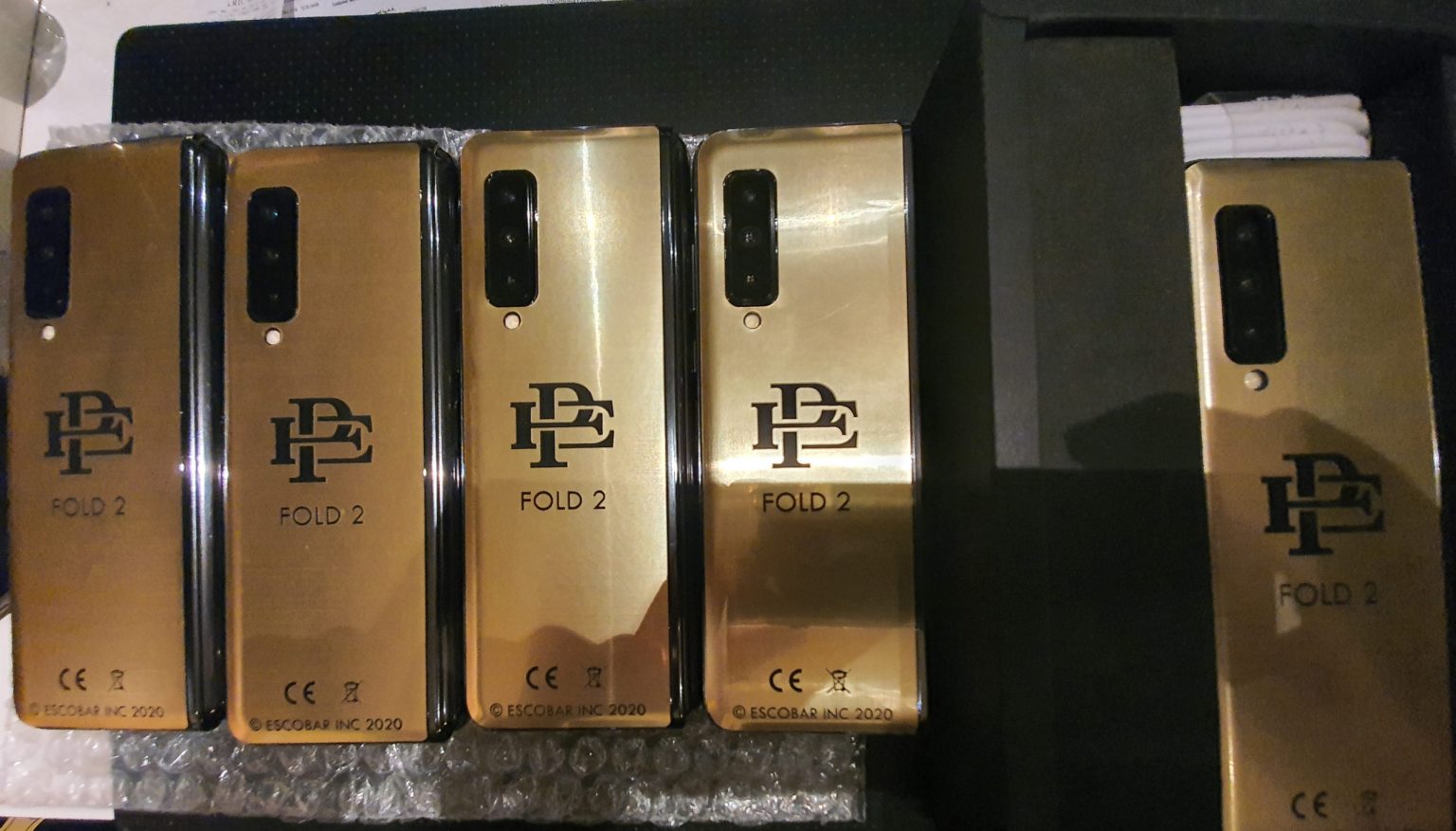 Escobar Fold 2, una bizarra imitación del Samsung Galaxy Fold