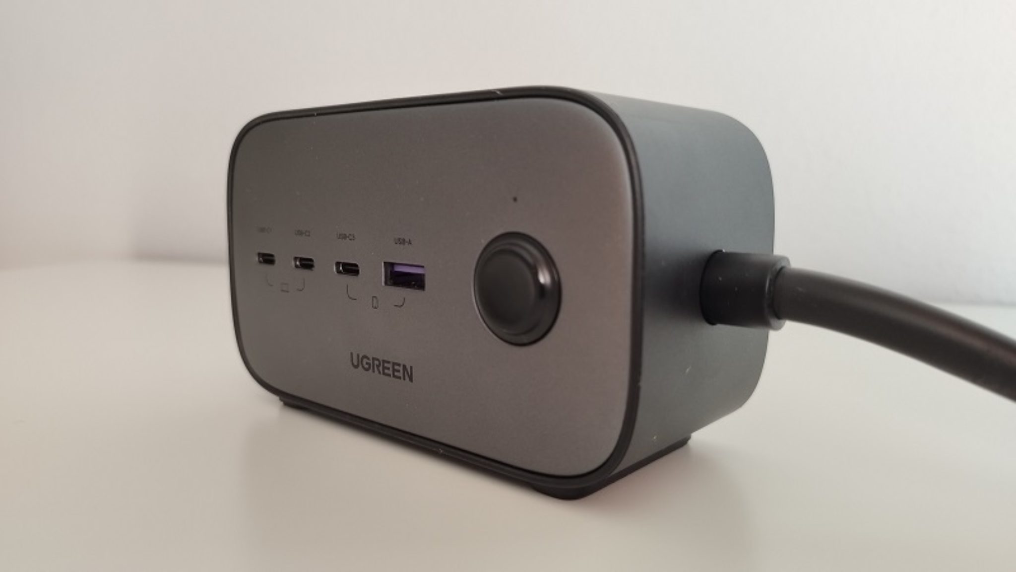 UGREEN 100W GAN, probamos esta elegante estación de carga