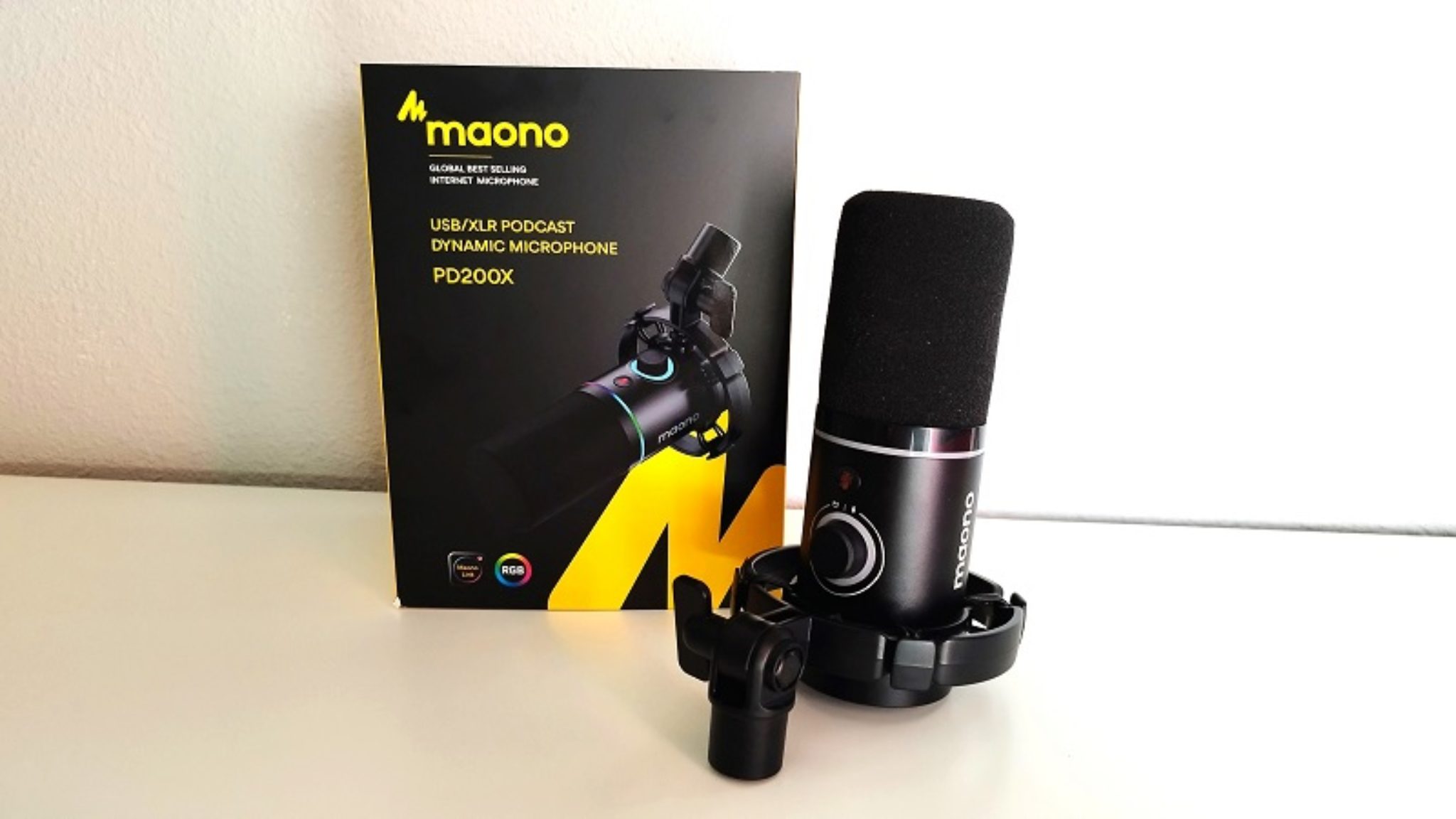 Maono PD200X, probamos este micrófono con RGB para streaming